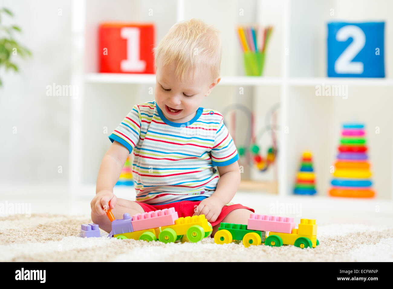 Boy building blocks hi-res stock photography and images - Alamy