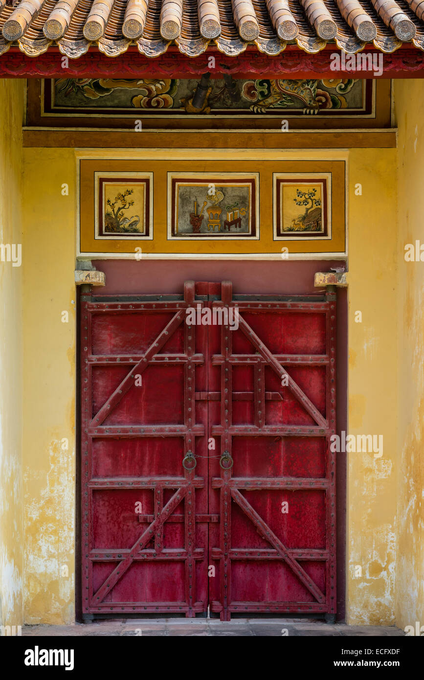 The wooden structure of the imperial palace hi-res stock photography ...