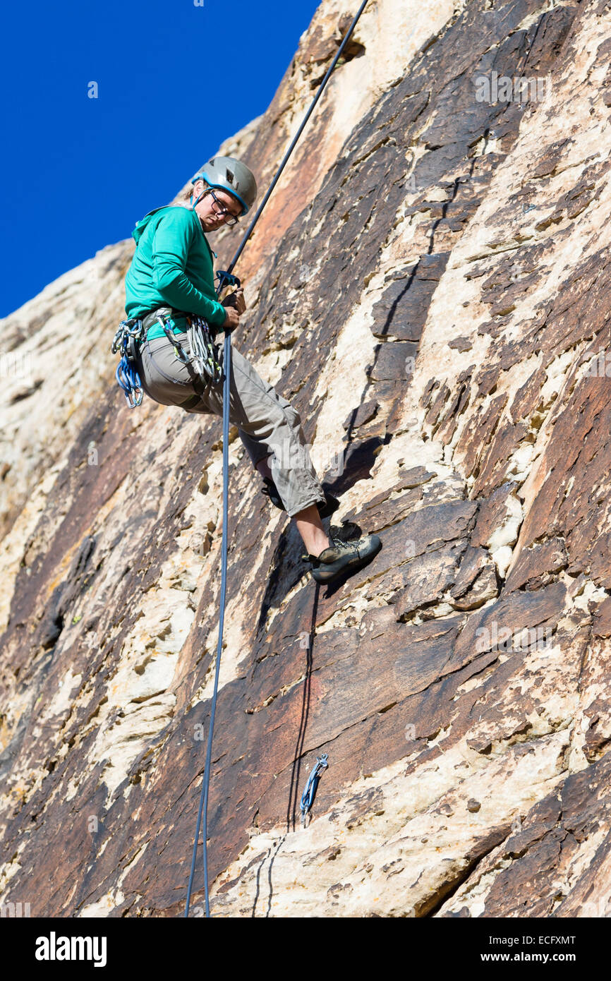 Rock climber repelling down cliff hi-res stock photography and images ...