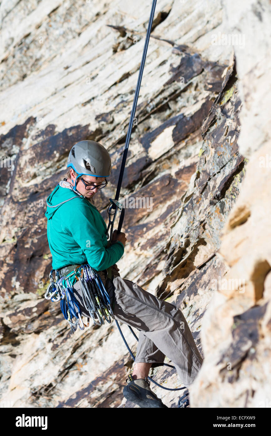 Rock climber repelling down cliff hi-res stock photography and images ...