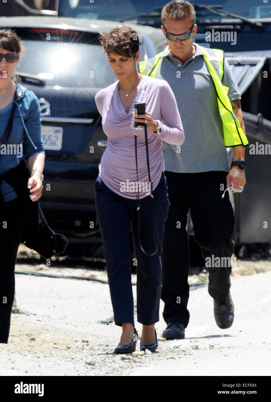 Actress Halle Berry spotted on the set of Extant a day after the judge ...