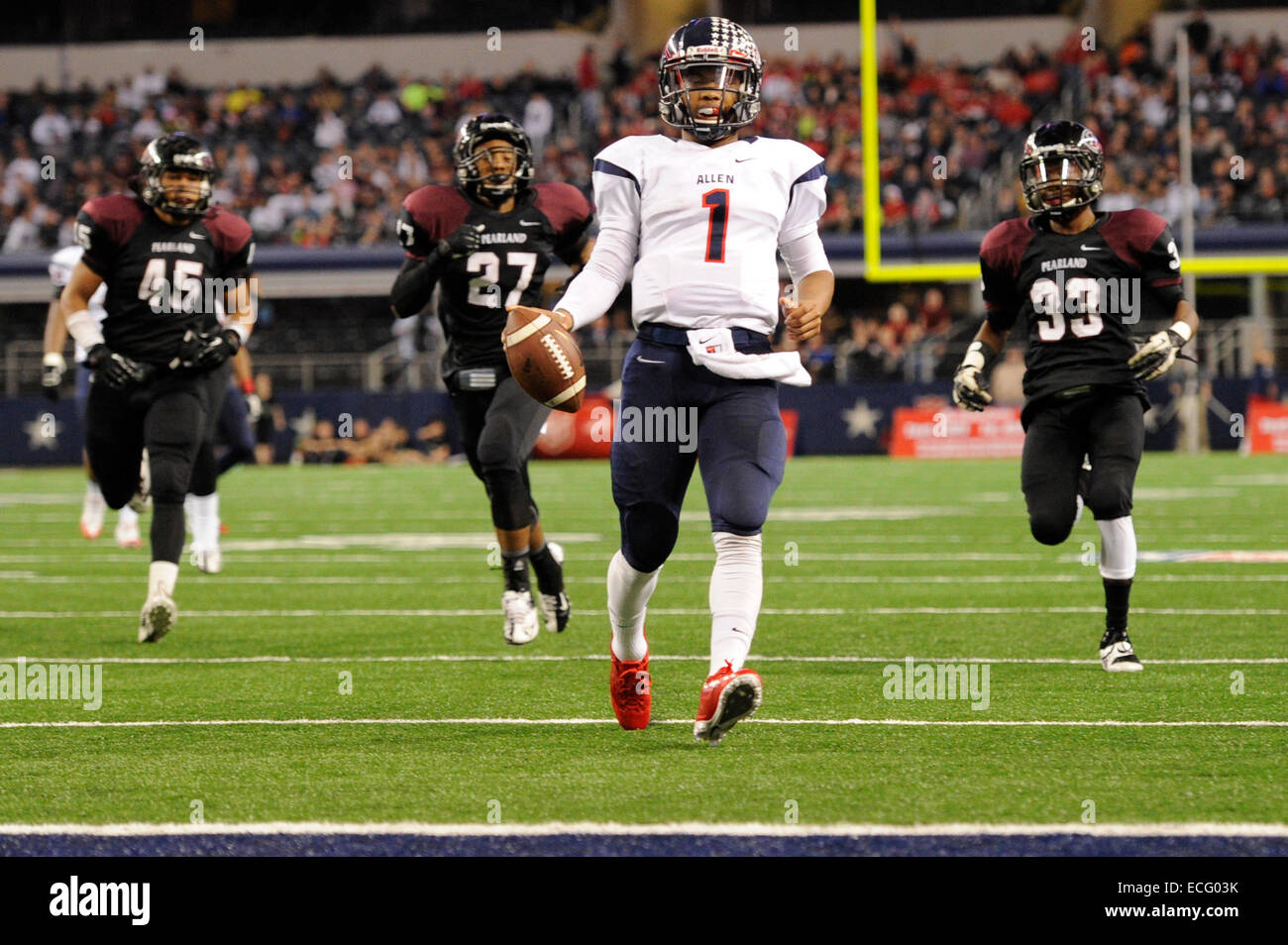 Allen Eagles quarterback Kyler Murray (1) heads to the end zone for a ...