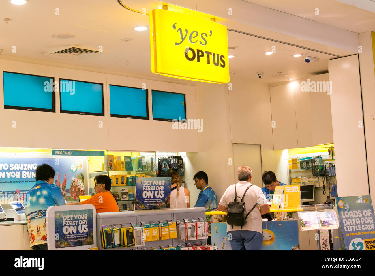 yes optus store in warriewood shopping centre,sydney,australia Stock ...
