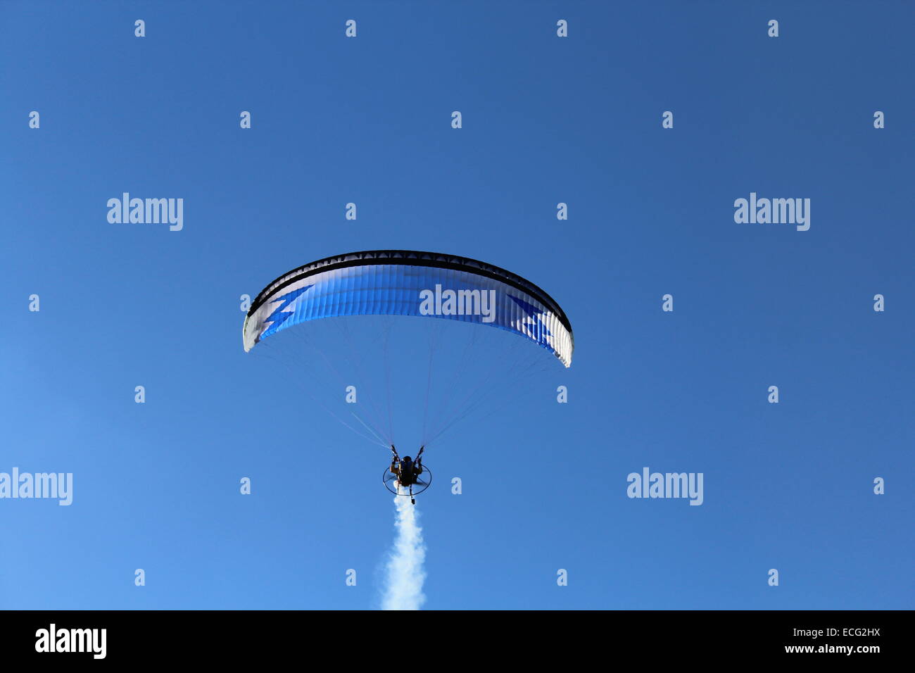 Paragliders airplane hi-res stock photography and images - Alamy