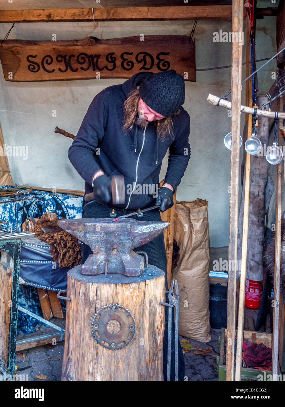 Forges forging hi-res stock photography and images - Alamy