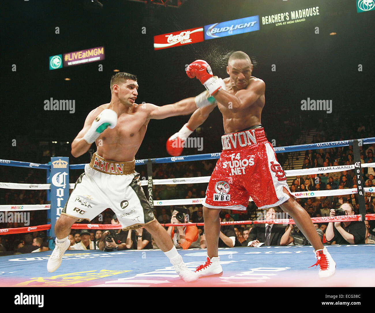 Las Vegas, Nevada, USA. 14th Dec, 2014. Boxers Amir Khan (white gloves ...