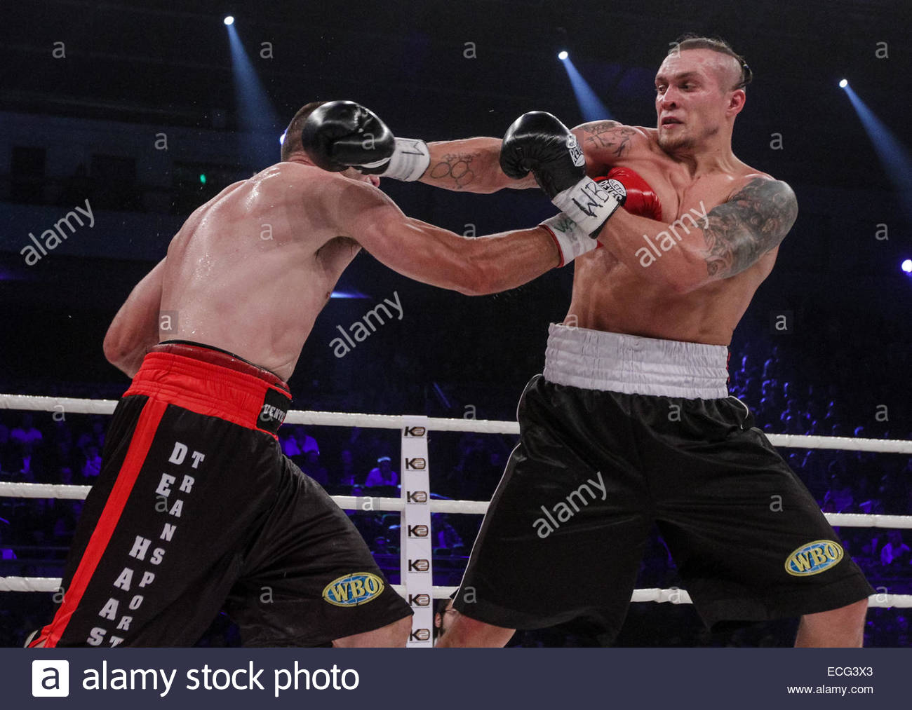 Boxing Tko Stock Photos & Boxing Tko Stock Images - Alamy