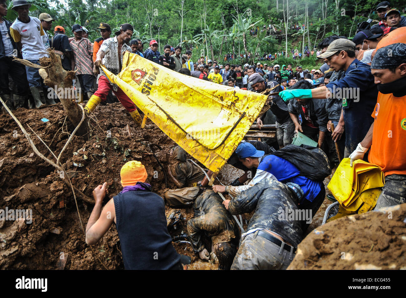 Dead bodies buried hi-res stock photography and images - Alamy