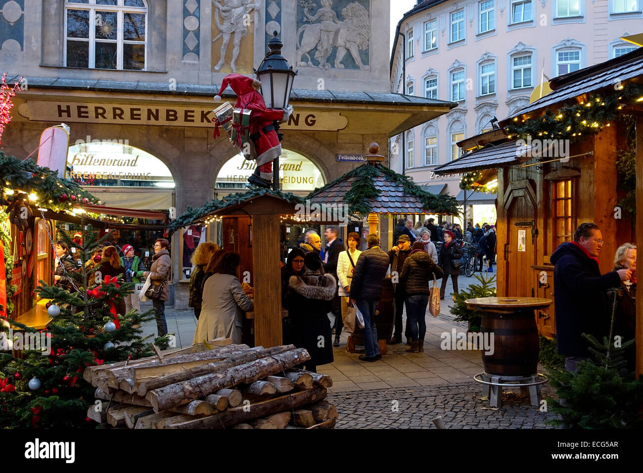Christmas market in Munich, Bavaria, Germany Stock Photo - Alamy