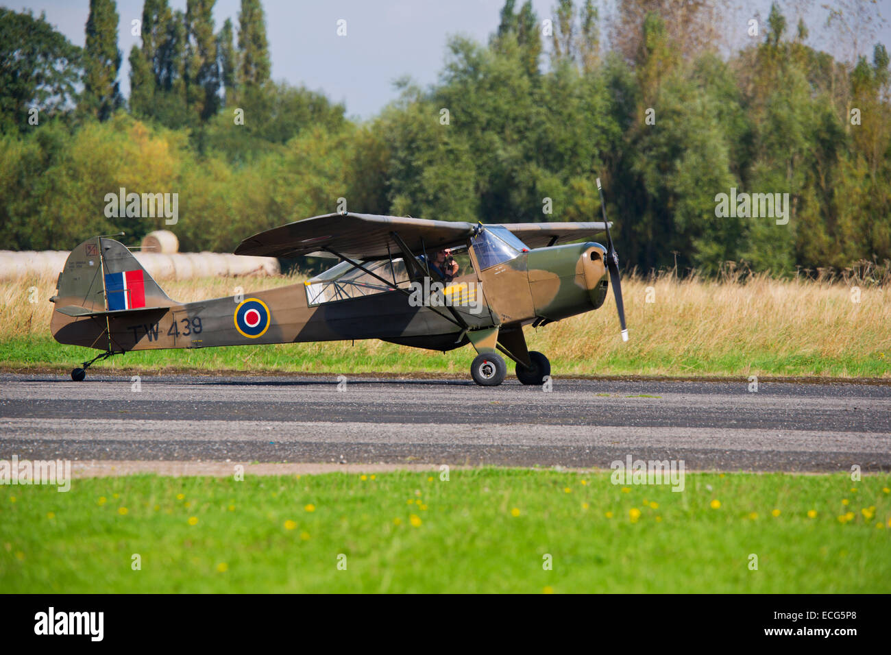 Auster 5 TW438 G-ANRP taxiing to park at Sturgate Airfield Stock Photo ...