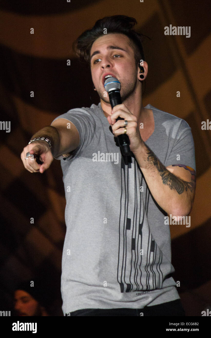Alessio Bernabei, the lead vocalist of the Italian band Dear Jack ...