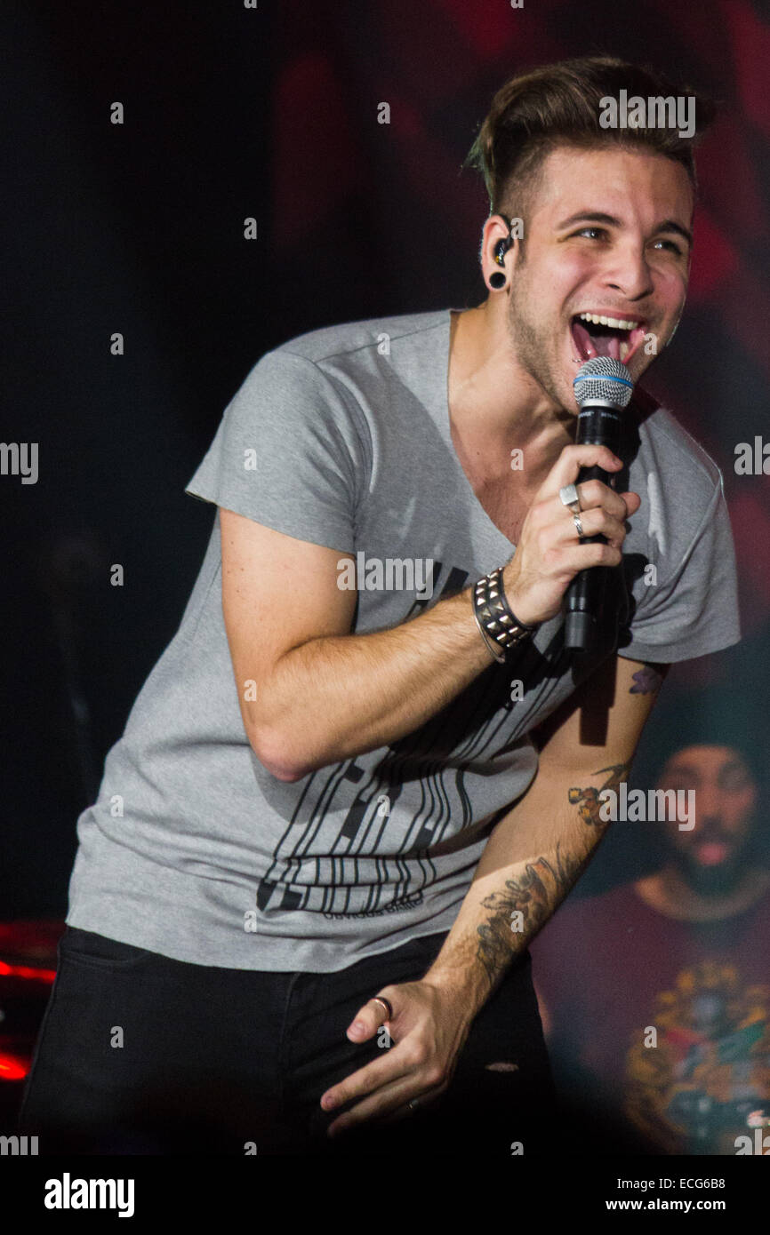 Alessio Bernabei, the lead vocalist of the Italian band Dear Jack ...