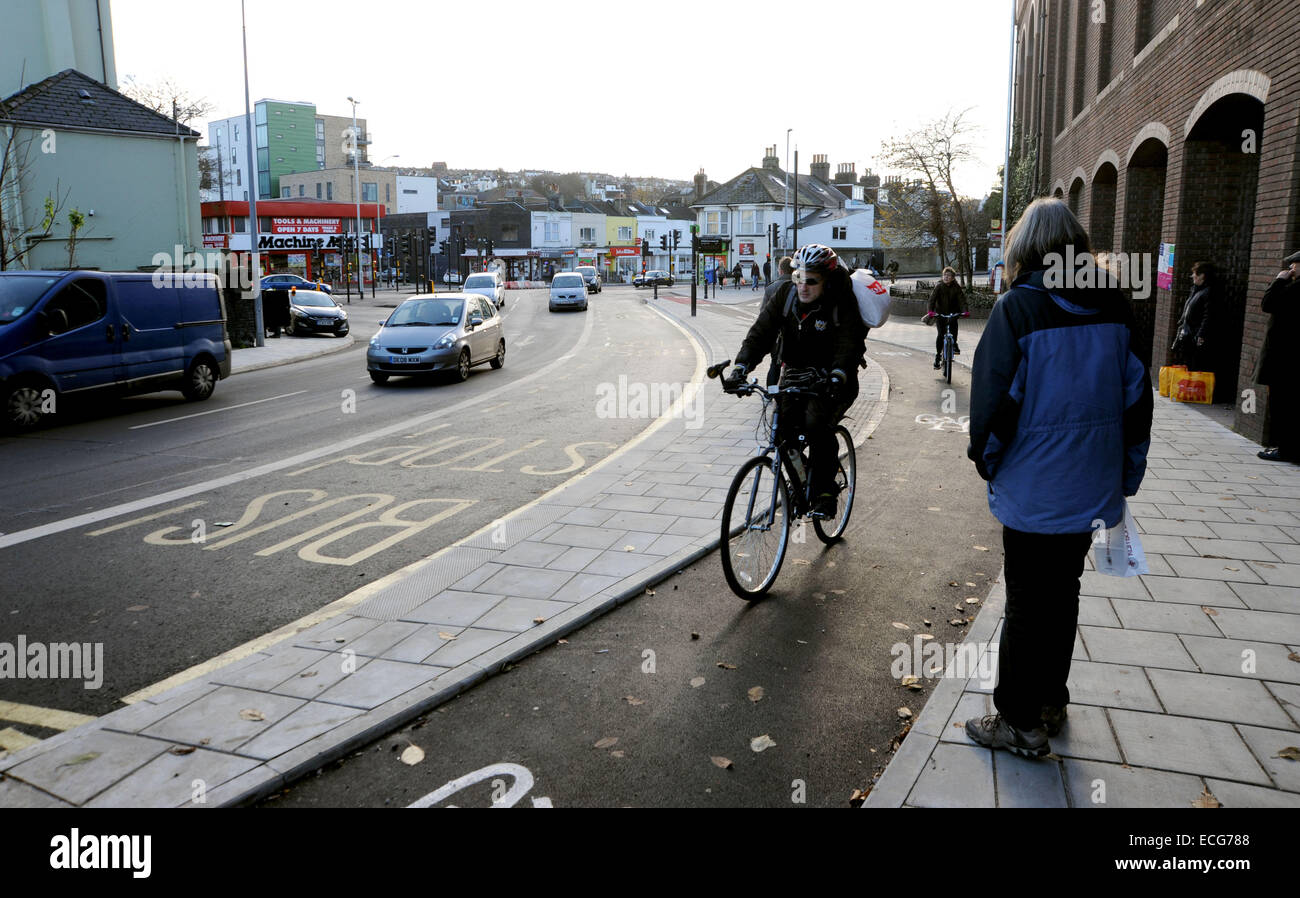 Gyratory road hi-res stock photography and images - Alamy