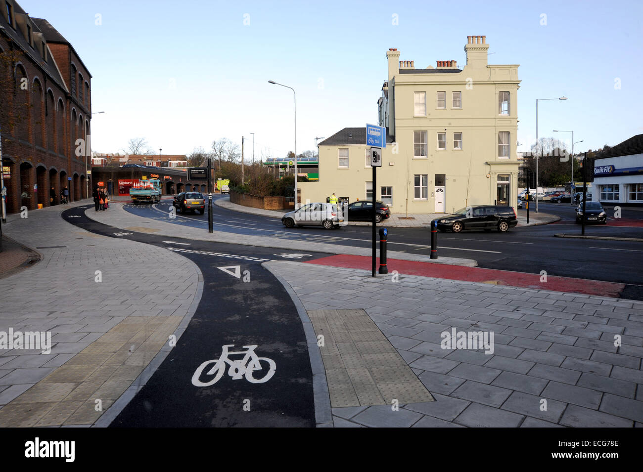 Gyratory road hi-res stock photography and images - Alamy