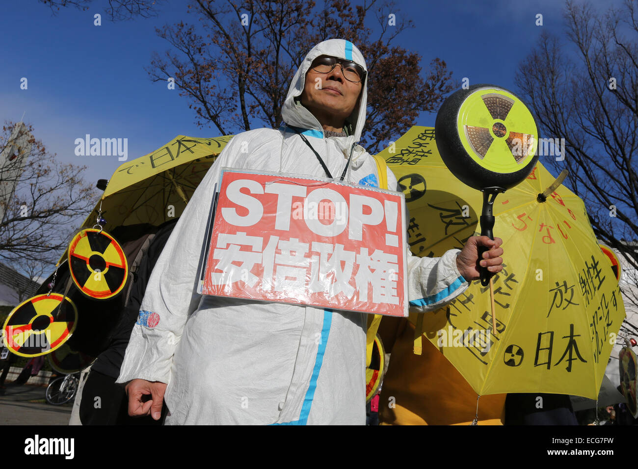 Man wearing sign reading hi-res stock photography and images - Alamy
