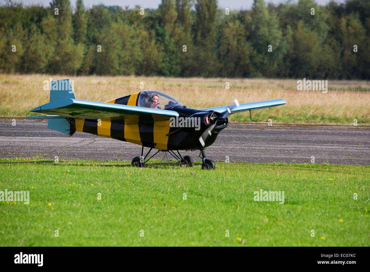 Tipsy T66 RA45 Series 3 Nipper G-AWJE taxiing from runway to grass ...