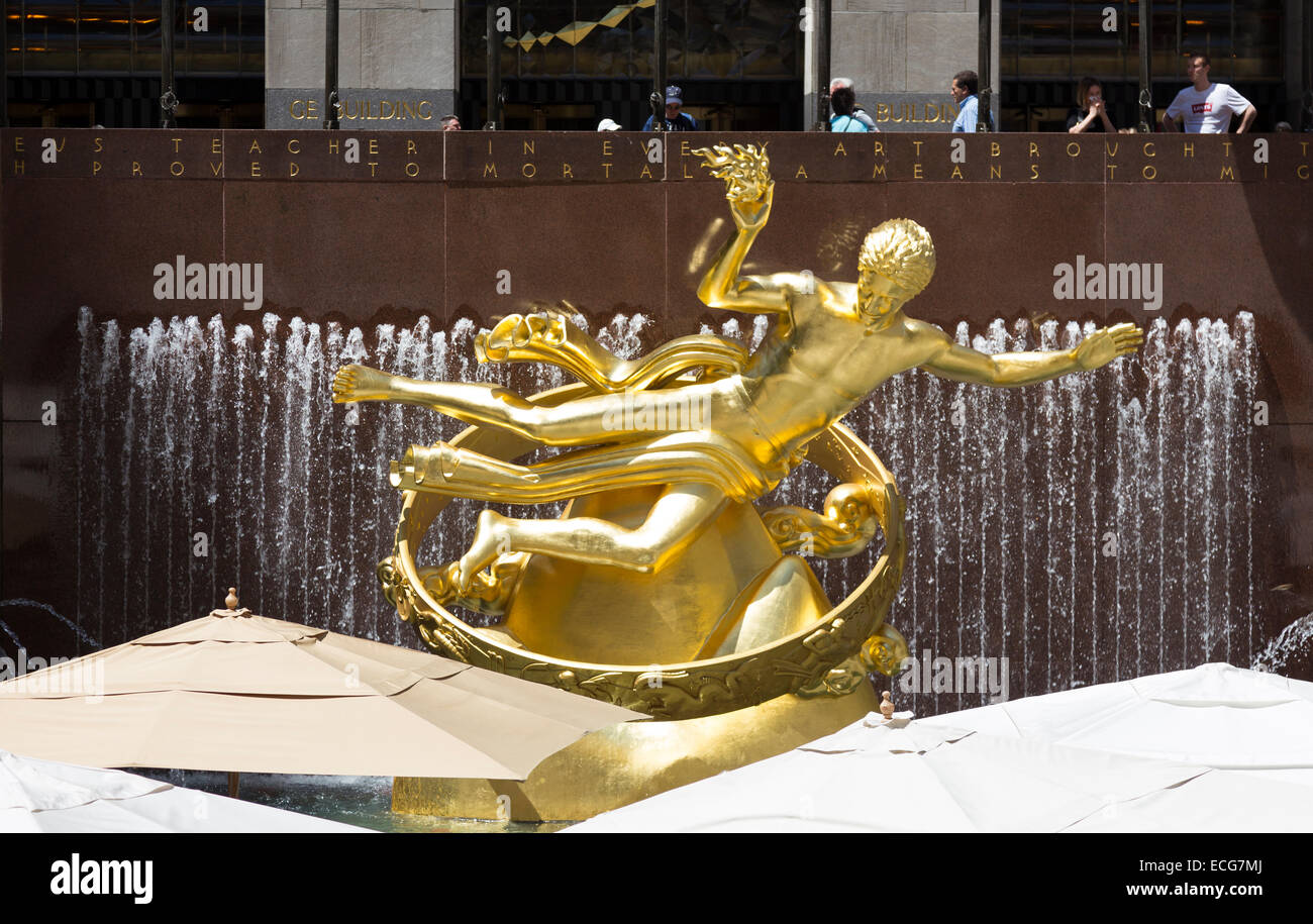 Prometheus statue rockefeller center in hi-res stock photography and ...