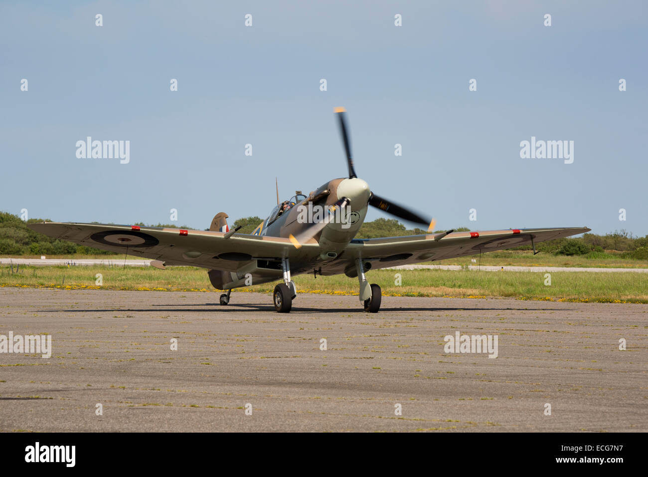 Supermarine spitfire mk vb hi-res stock photography and images - Alamy