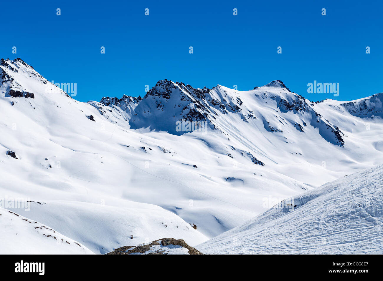Snow mountain top view hi-res stock photography and images - Alamy