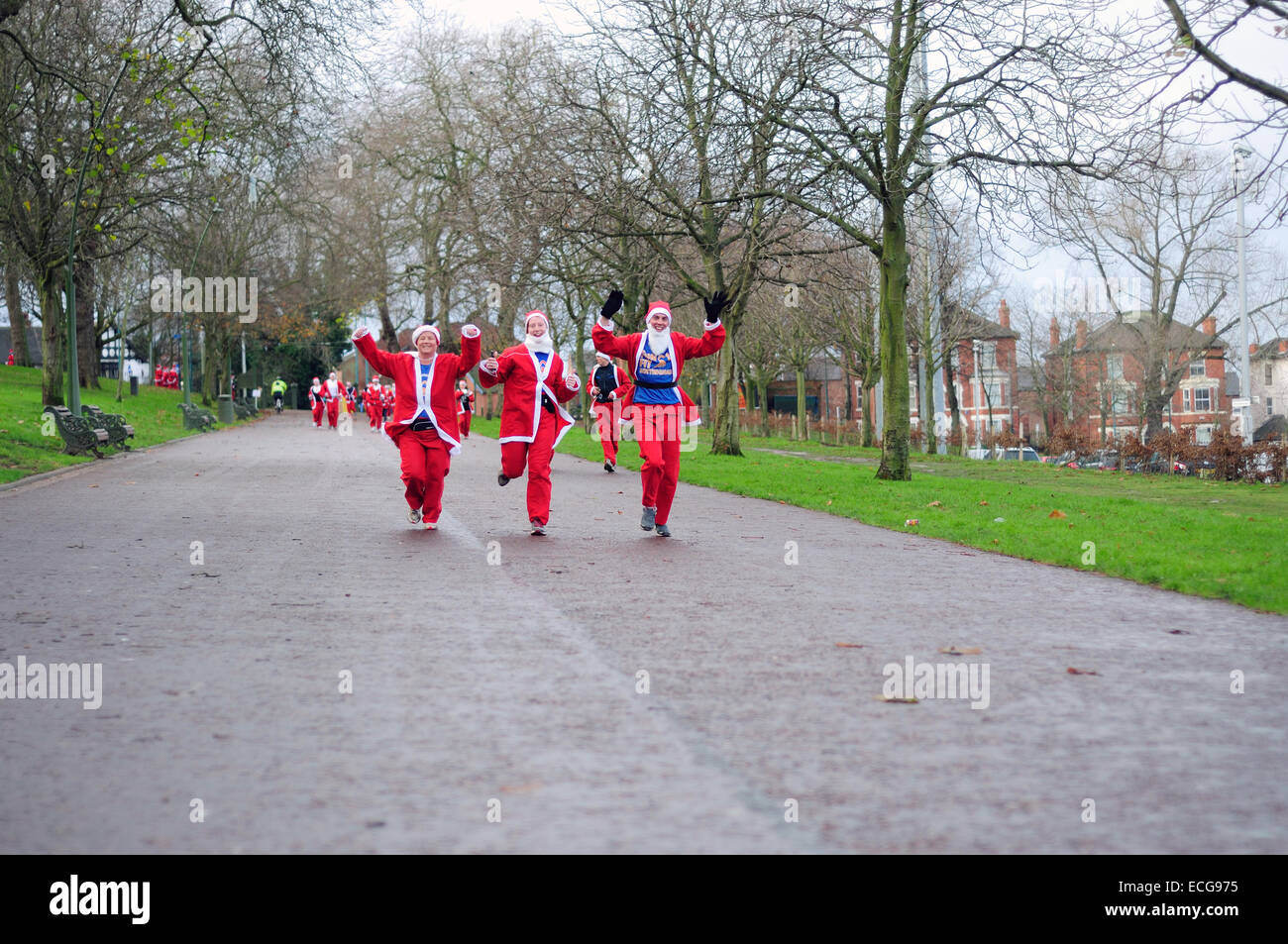 Children meet father christmas hi-res stock photography and images - Alamy