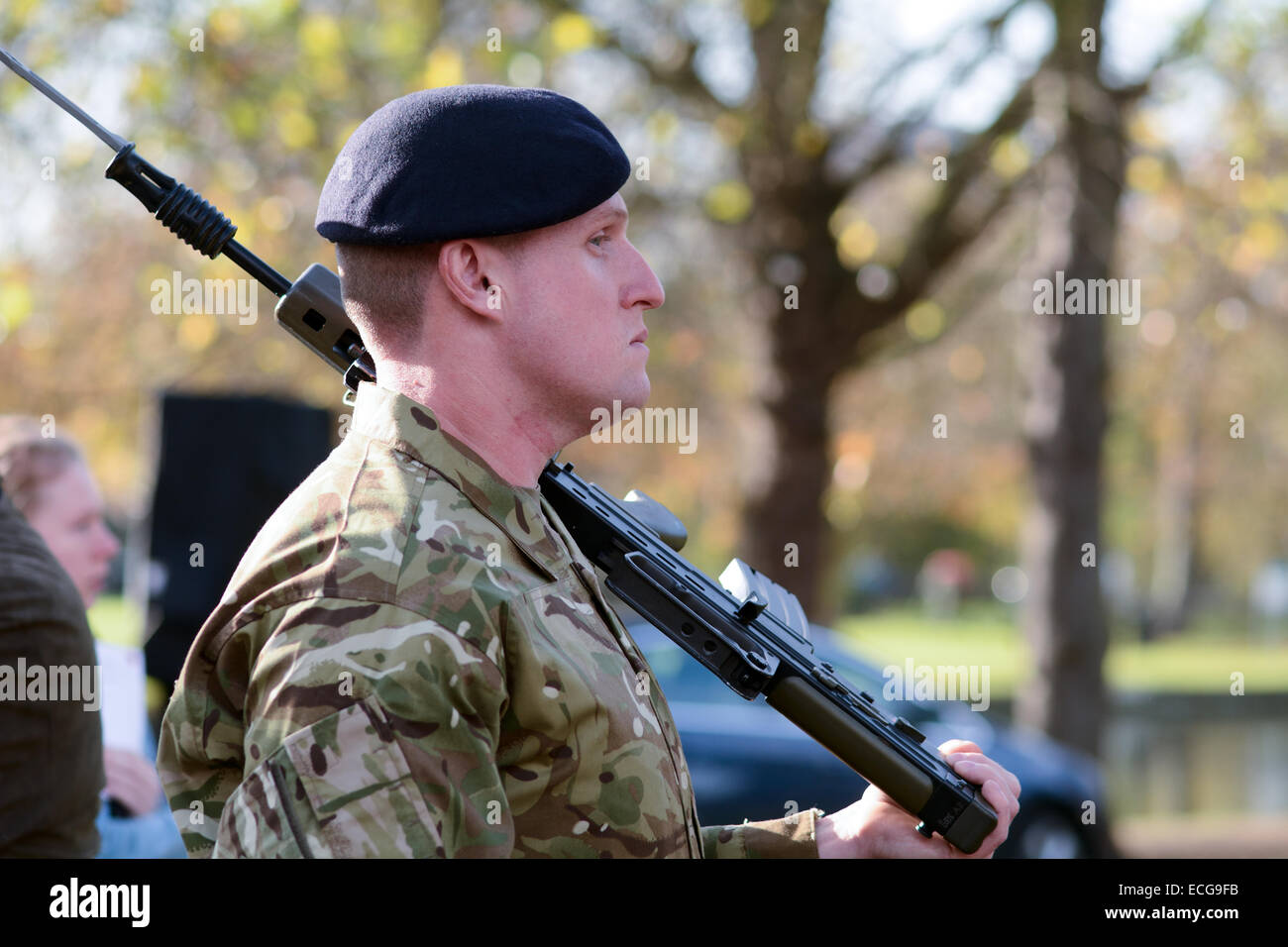 Bagpipes remembrance day poppy hi-res stock photography and images - Alamy