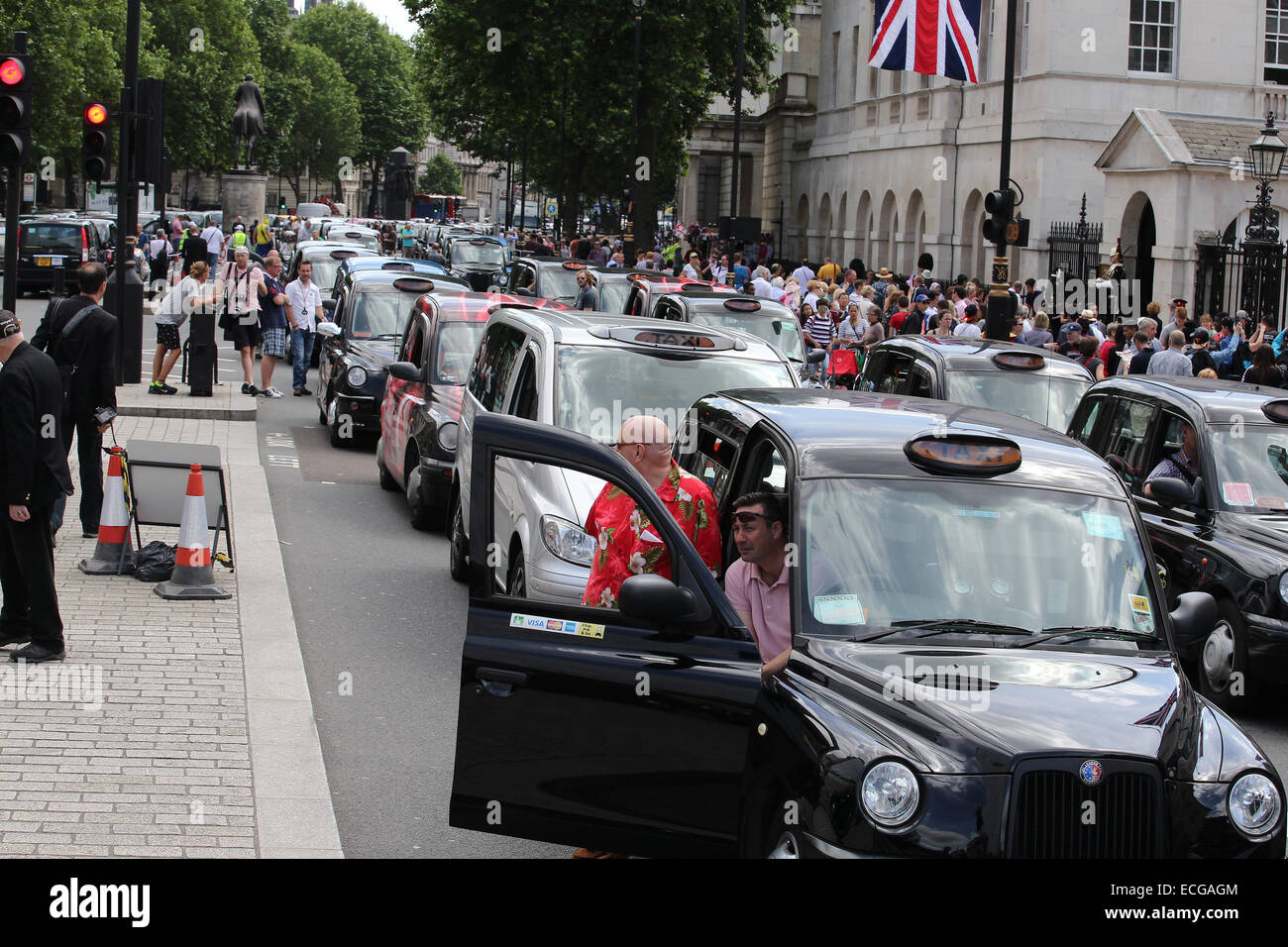 London cab drivers bring Central London to a standstill during a strike ...