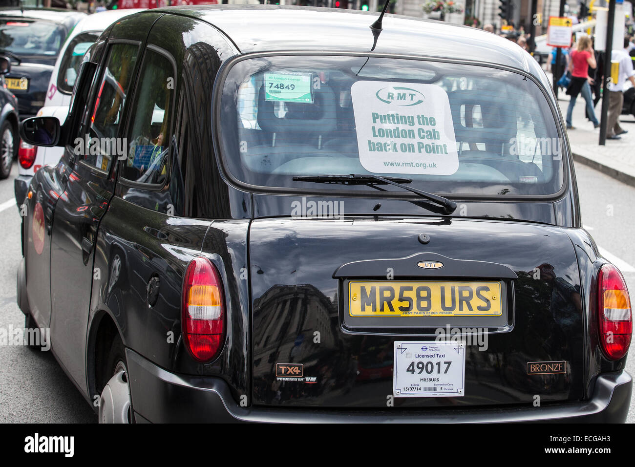 London cab drivers bring Central London to a standstill during a strike ...