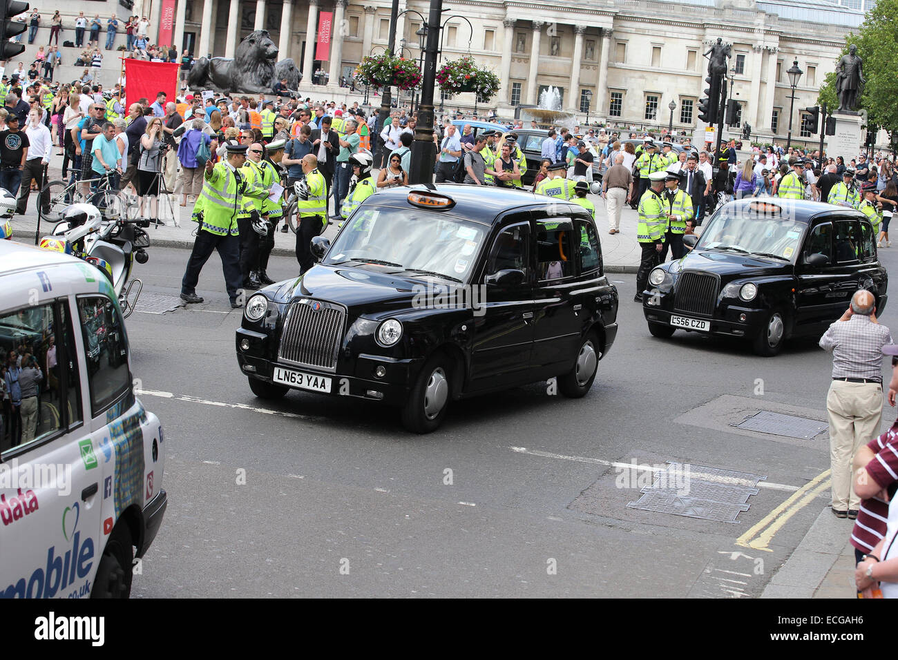 London cab drivers bring Central London to a standstill during a strike ...