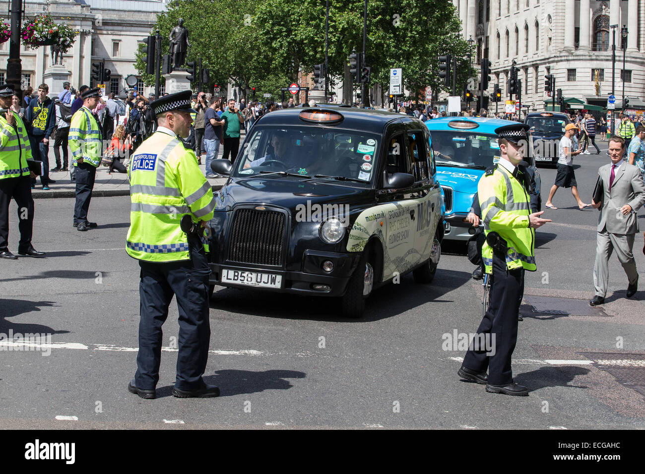 London cab drivers bring Central London to a standstill during a strike ...