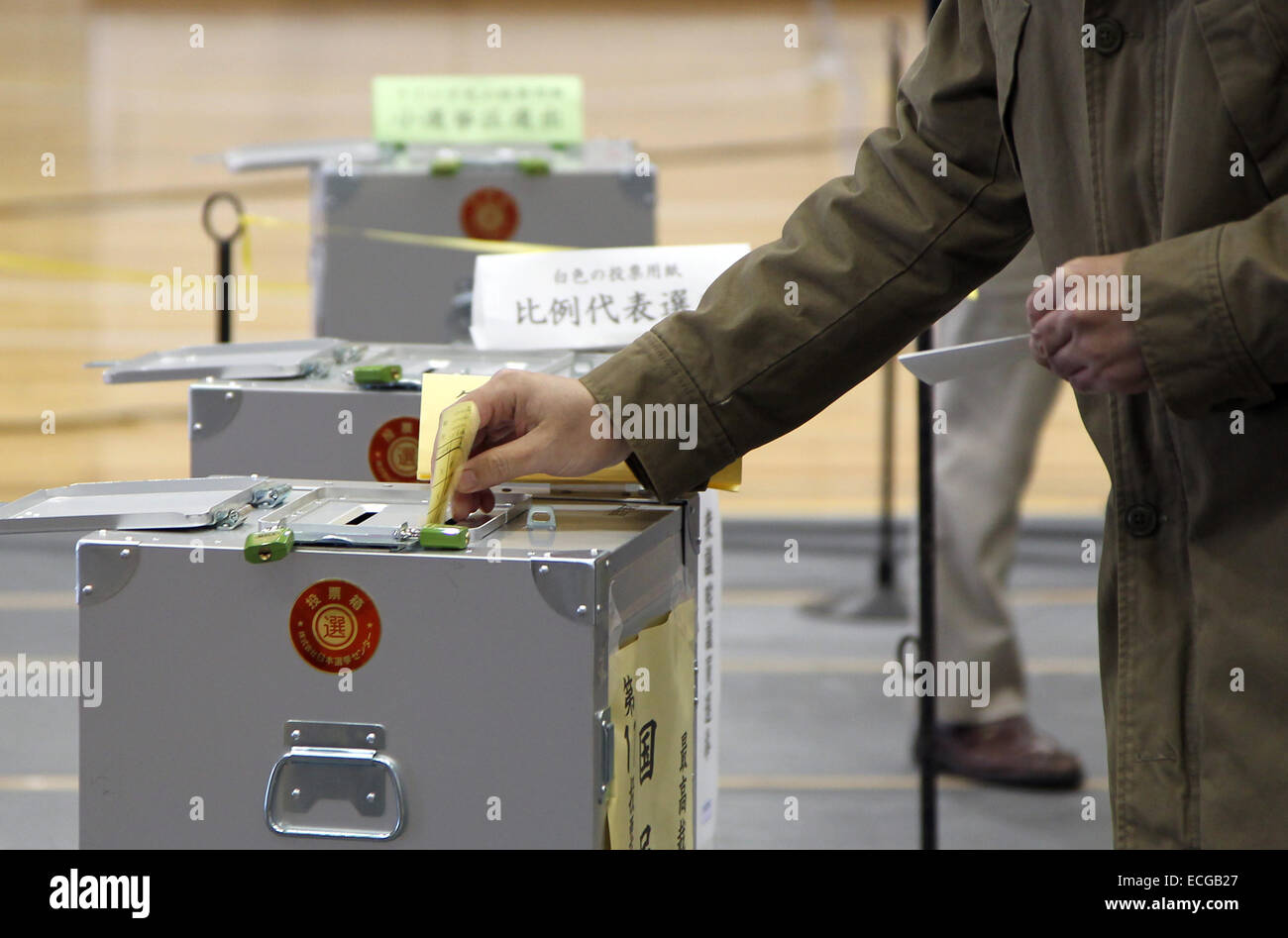 Tokyo, Japan. 14th Dec, 2014. People vote at a polling place during the ...