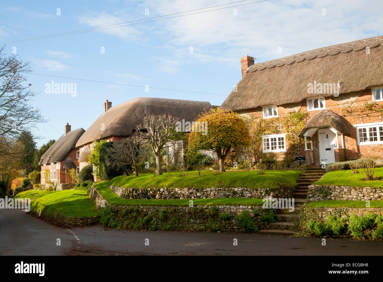 Thatched cottages wiltshire hi-res stock photography and images - Alamy