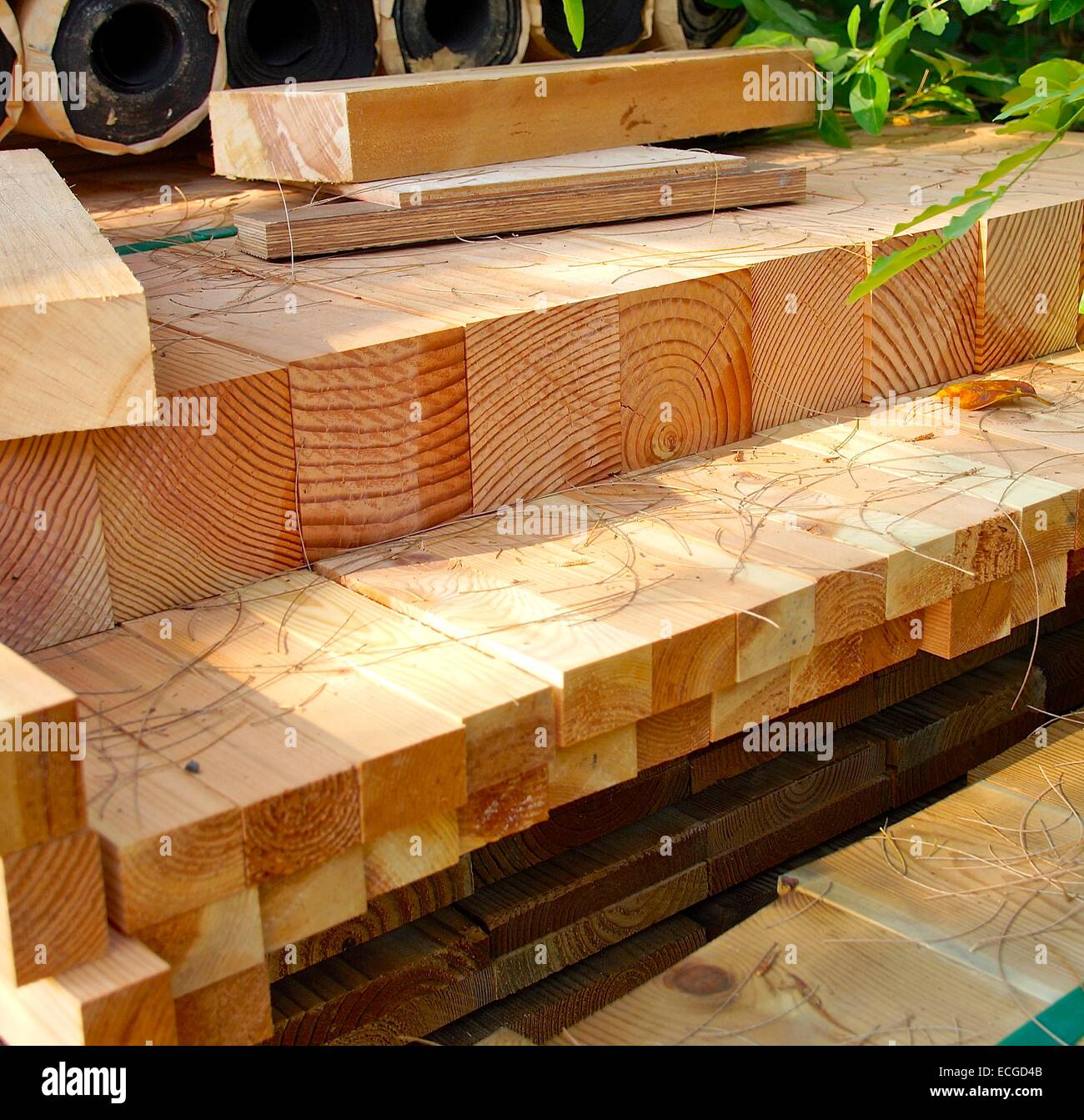 The closeup of wooden boards at construction site Stock Photo - Alamy