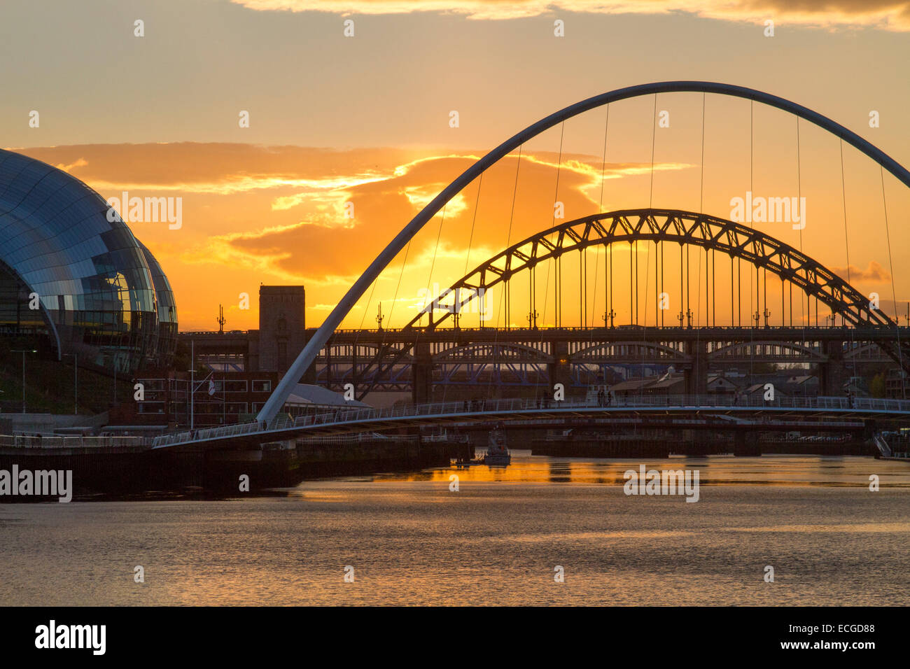 Gateshead tyne bridge hi-res stock photography and images - Alamy