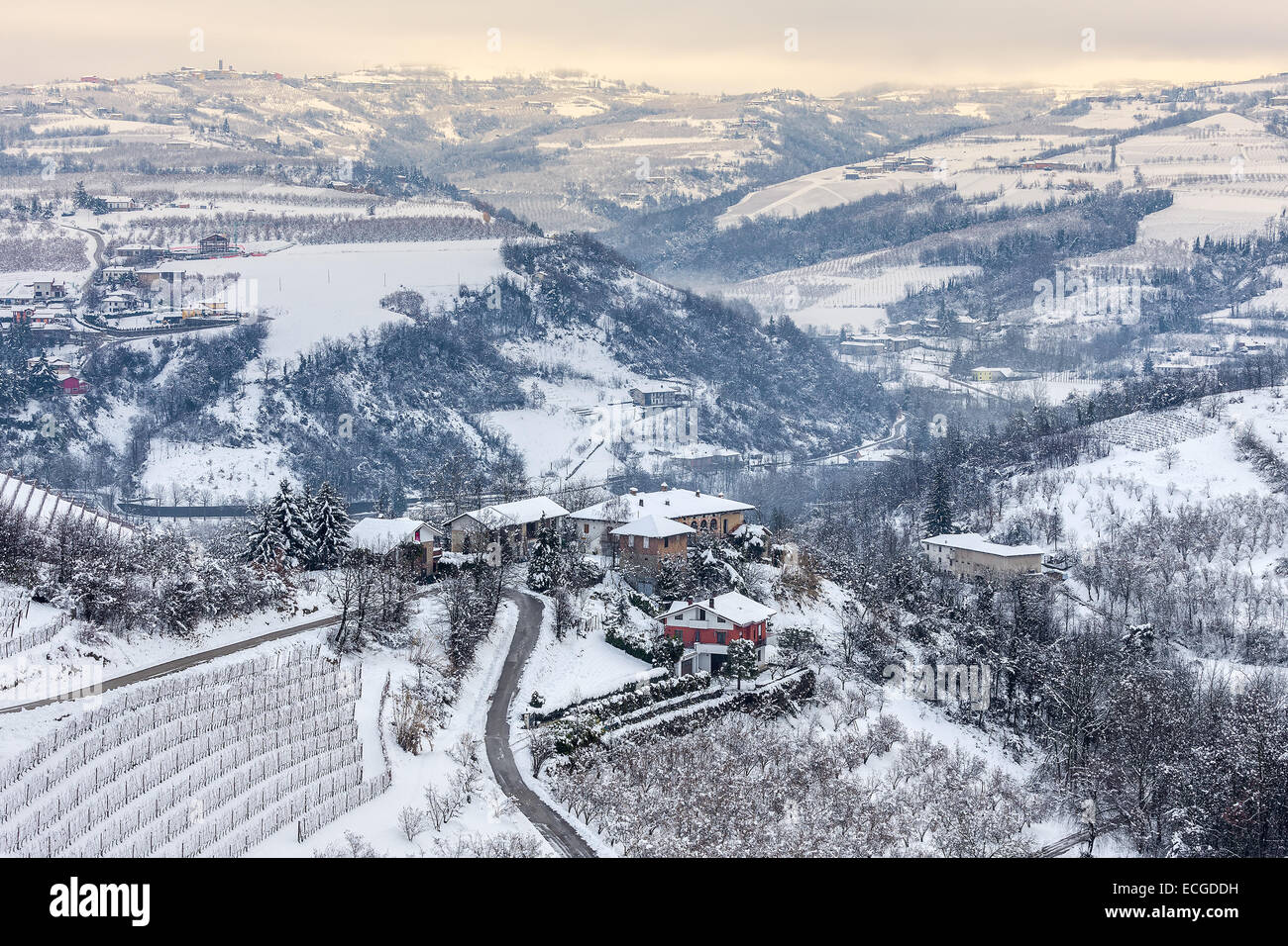 Snow hills hi-res stock photography and images - Alamy