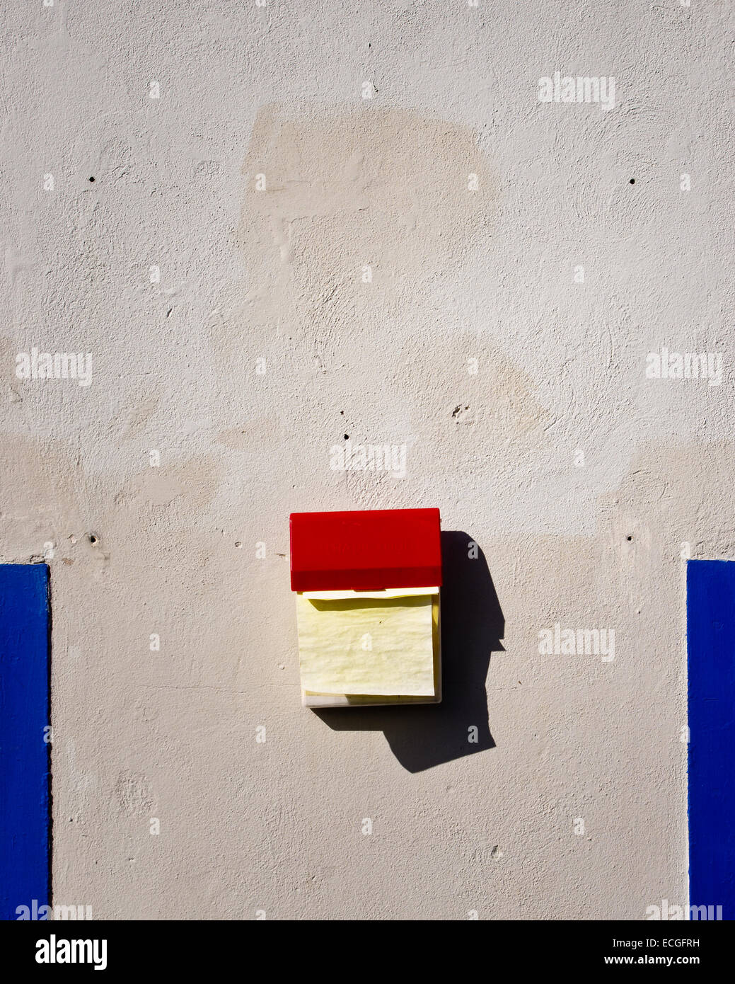 Abstract of a red message-box on a white wall flanked by blue stripes ...