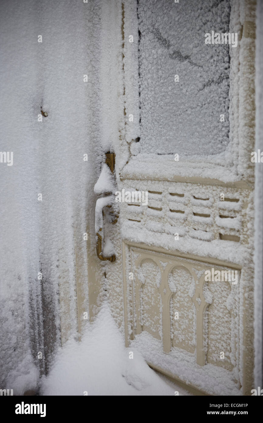 Snow covered door after a snow storm Stock Photo - Alamy