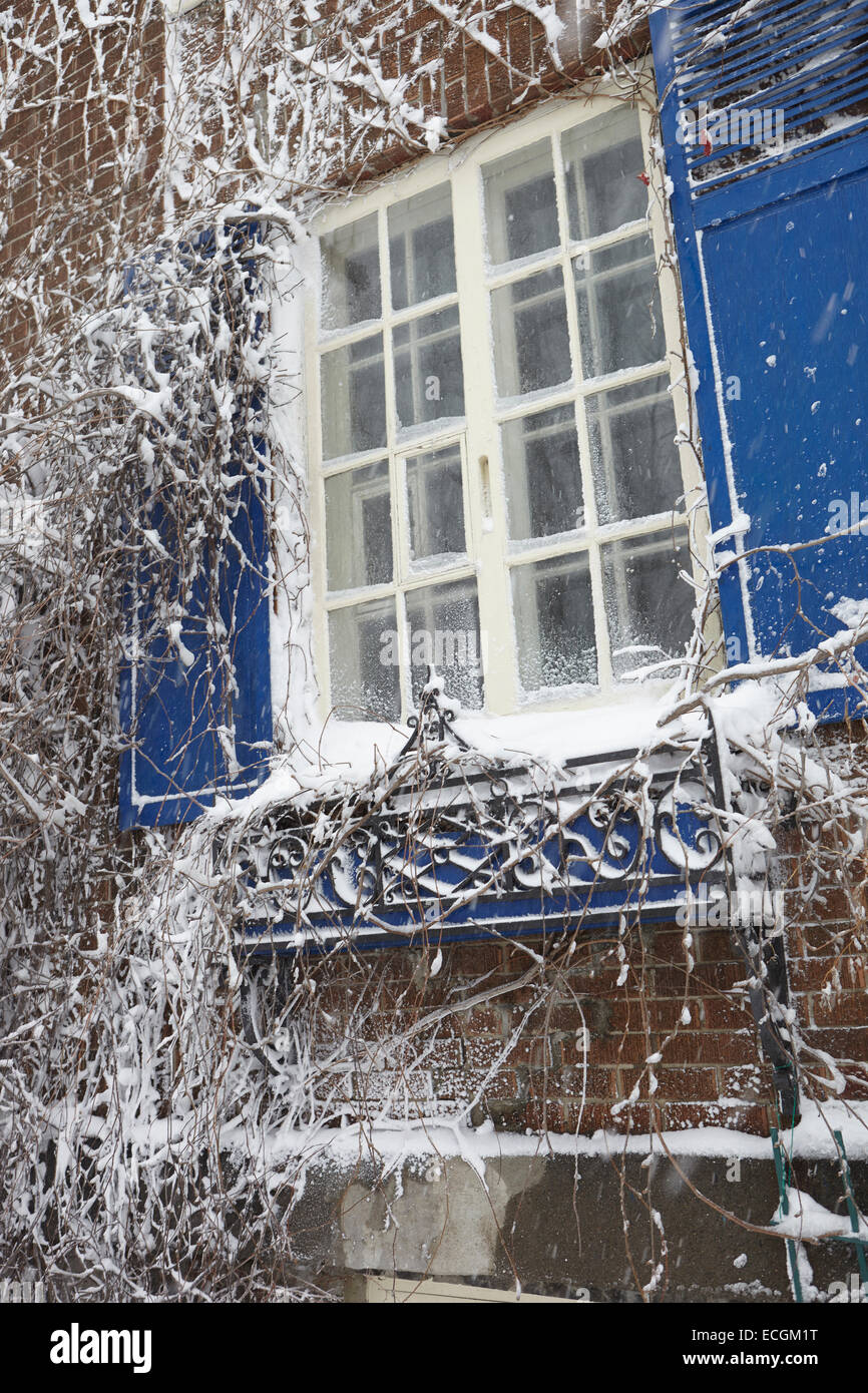 A lovely snowed in window, after a little storm Stock Photo - Alamy