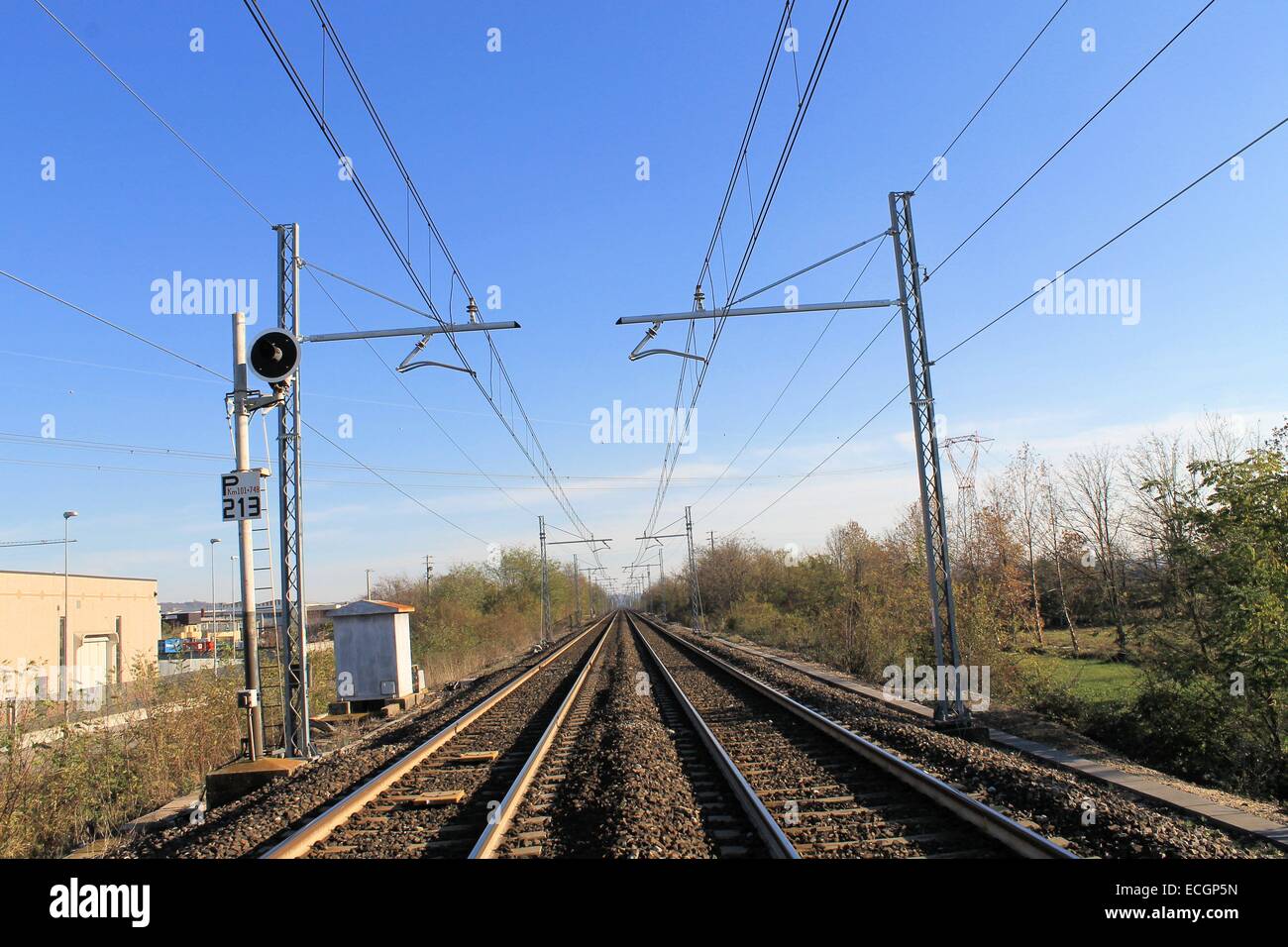 Double track railway lines hi-res stock photography and images - Alamy