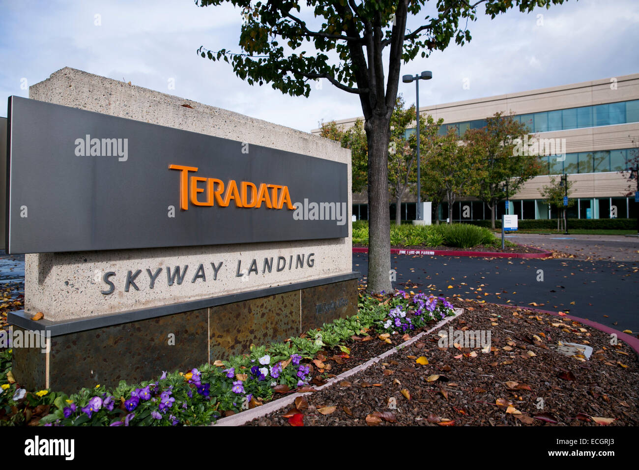 An office building occupied by Teradata Stock Photo - Alamy