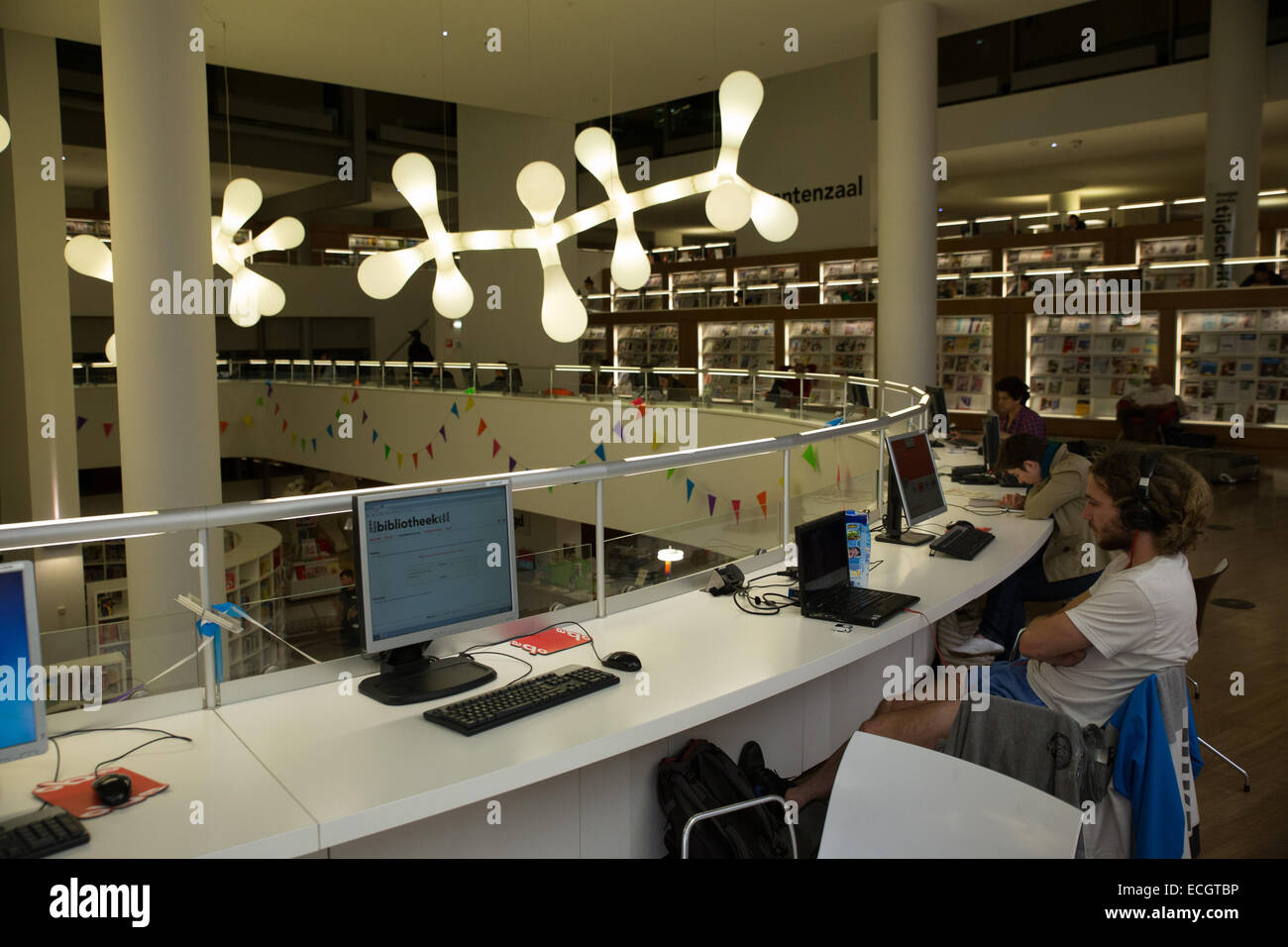 people studying inside library Stock Photo - Alamy