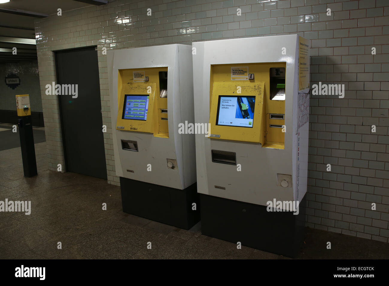 german metro train ticket machine Stock Photo - Alamy
