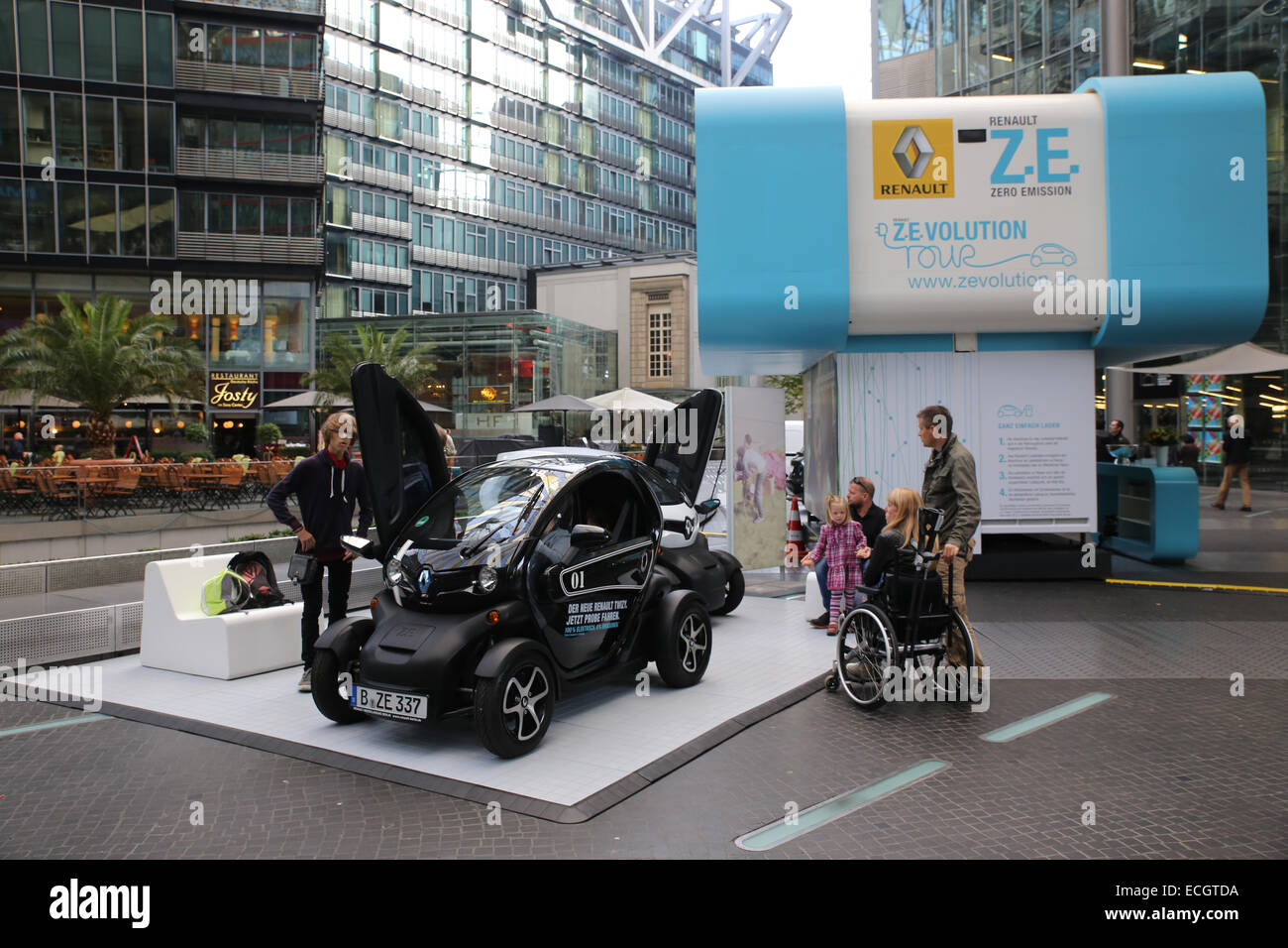 Sony display hi-res stock photography and images - Alamy