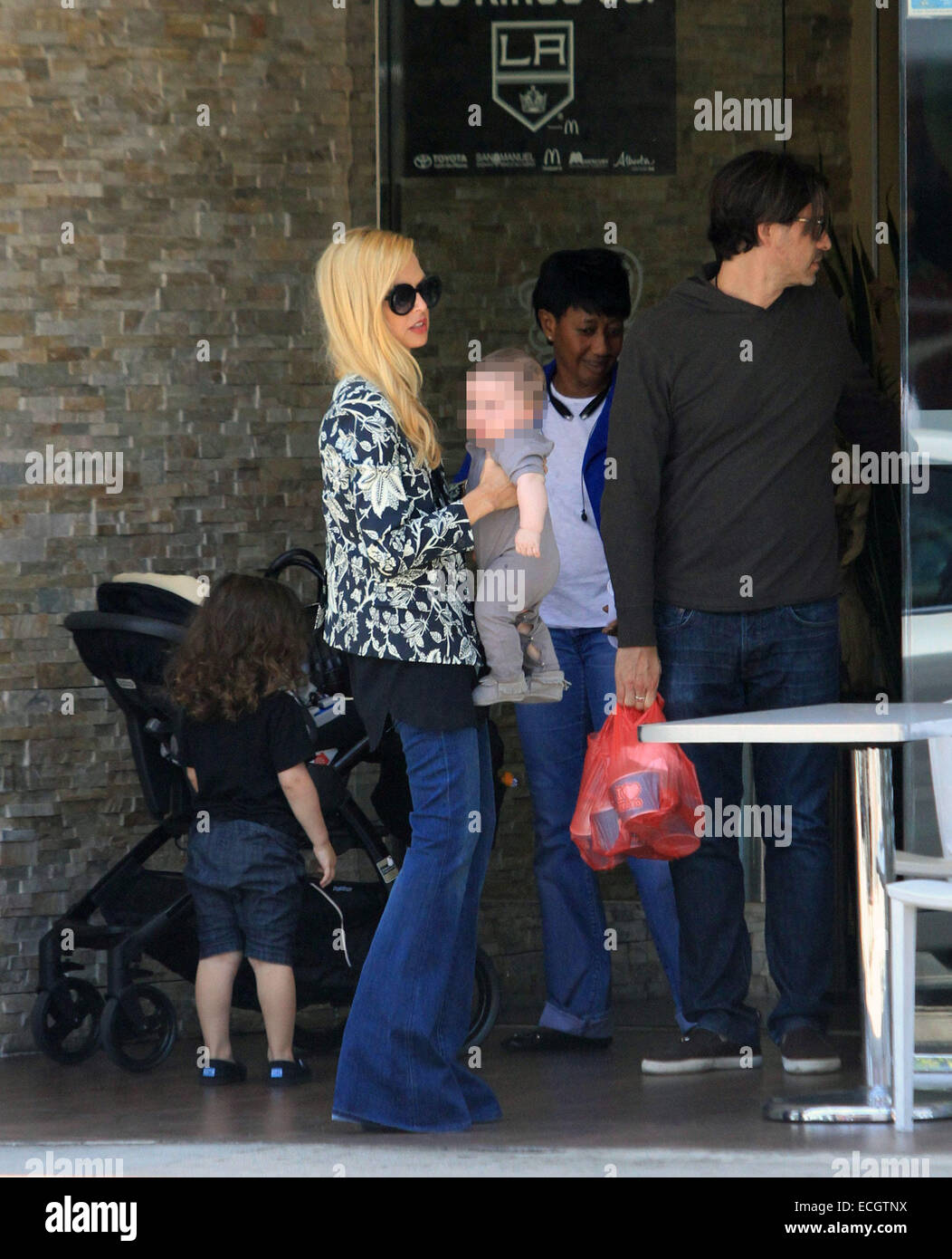 Rachel Zoe and family go to Froyo Life for frozen yoghurt Featuring ...
