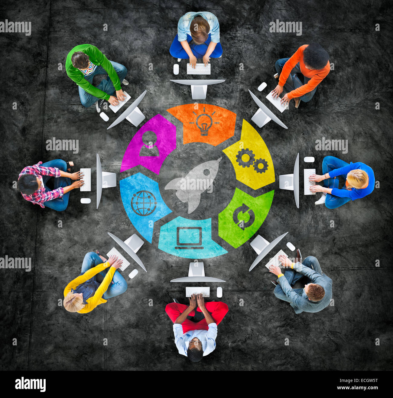 Technology people circle hi-res stock photography and images - Alamy