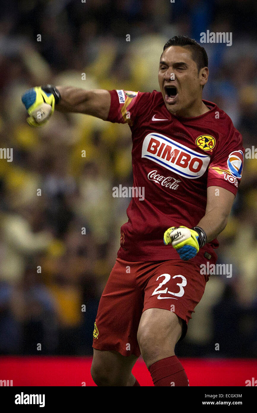 Mexico City, Mexico. 14th Dec, 2014. America's goalkeeper Moises Munoz ...