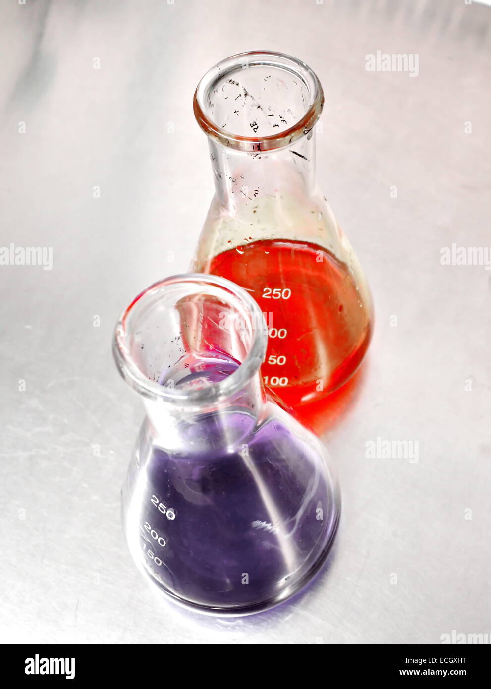 Laboratory conical flasks hi-res stock photography and images - Alamy Laboratory conical flasks hi-res stock photography and images - Alamy