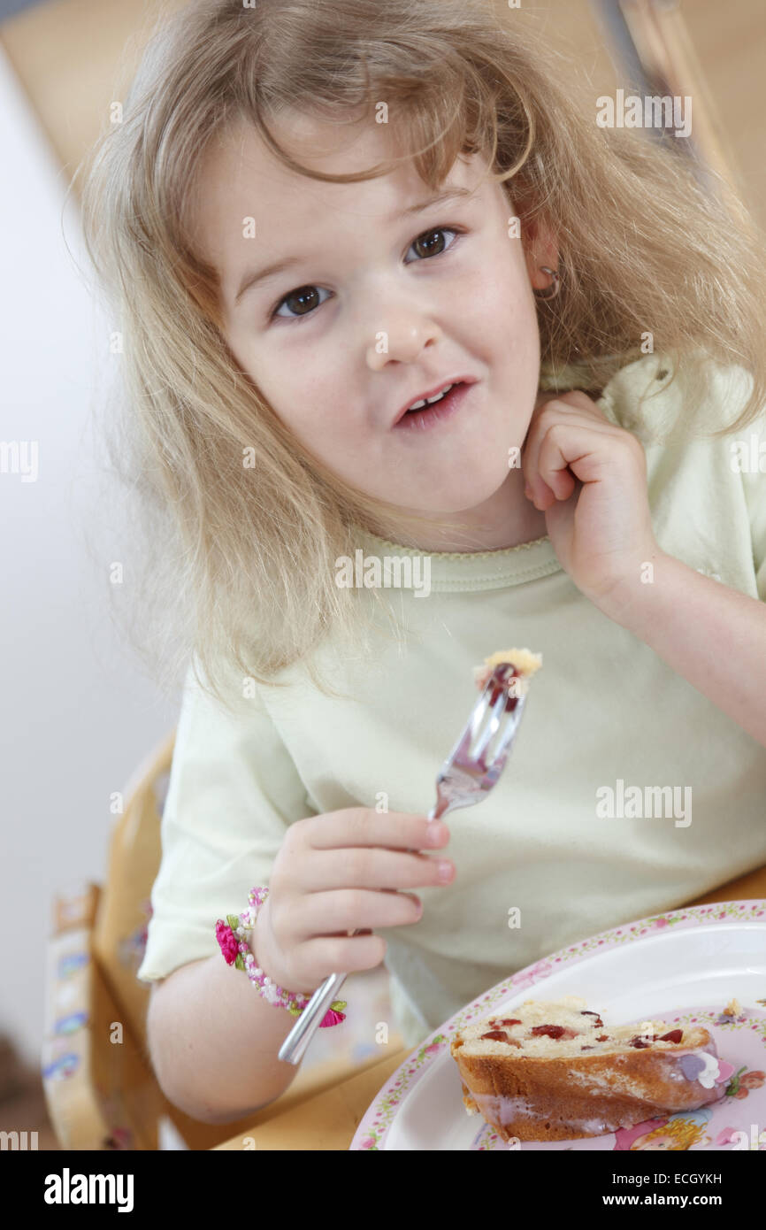 girl eating cake Stock Photo - Alamy