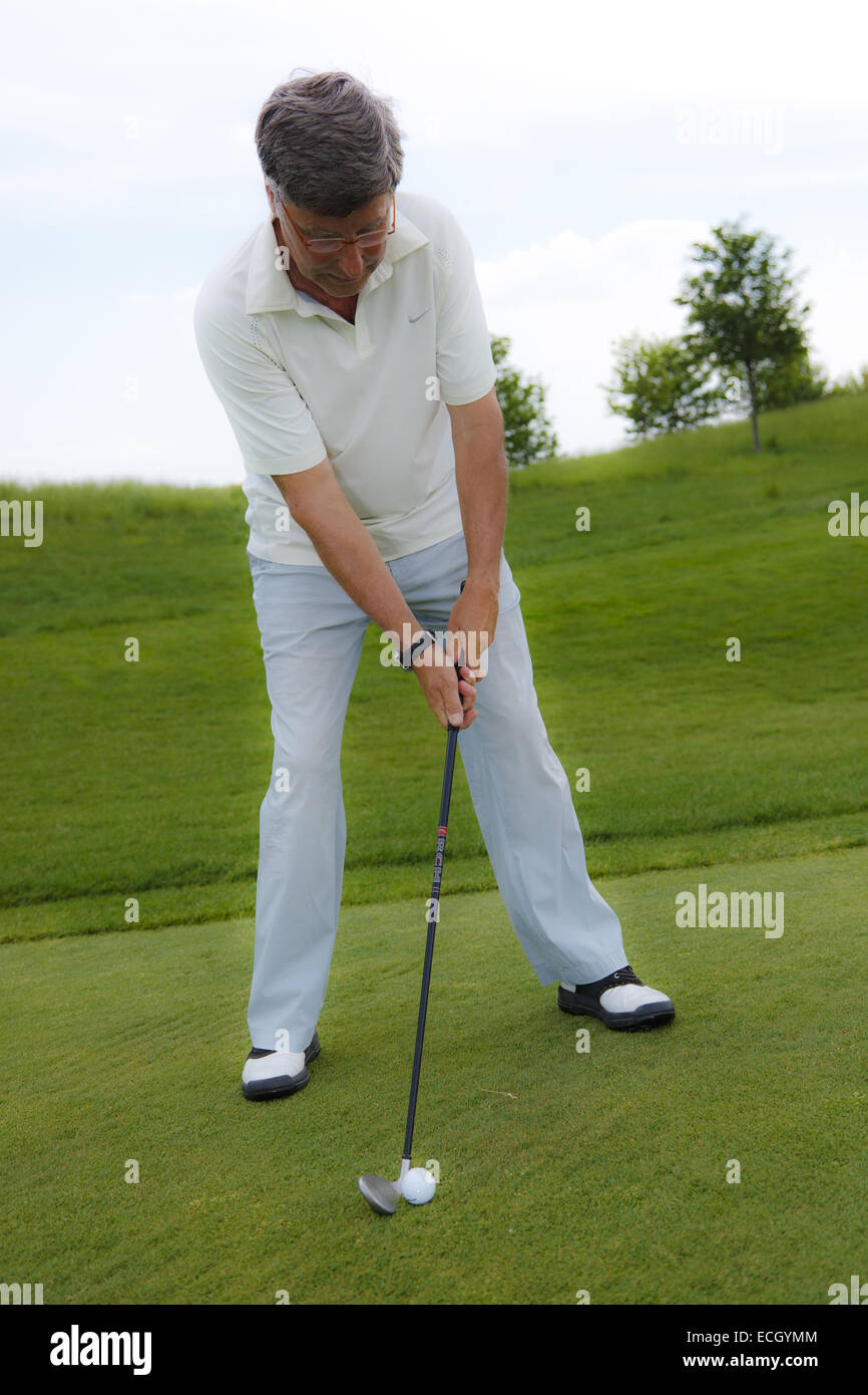 man playing golf Stock Photo - Alamy