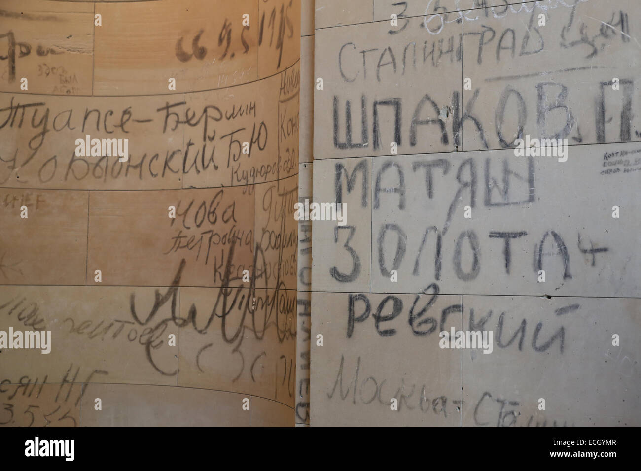 Building of the berlin wall hi-res stock photography and images - Alamy