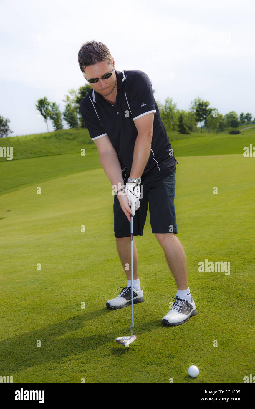man playing golf Stock Photo - Alamy